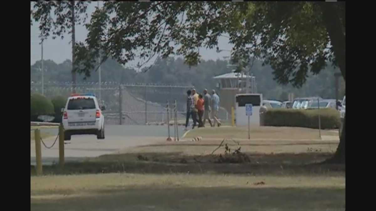 Raw Video: Ray Nagin reports to prison