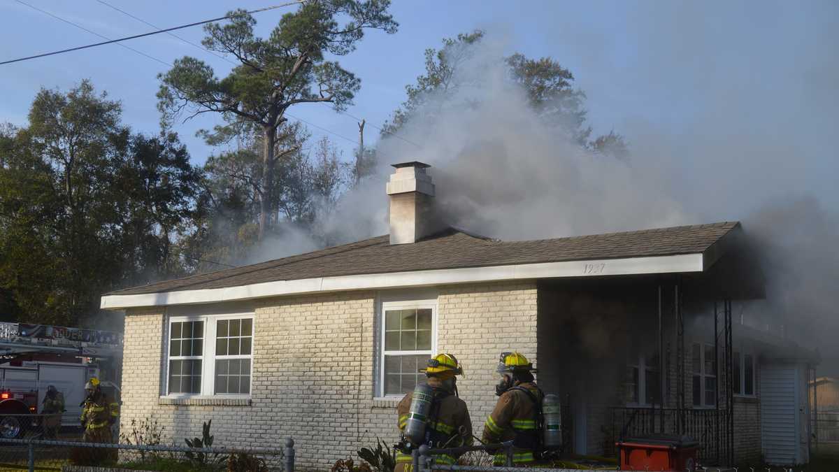 Images: Crews battle 1-alarm house fire in Slidell