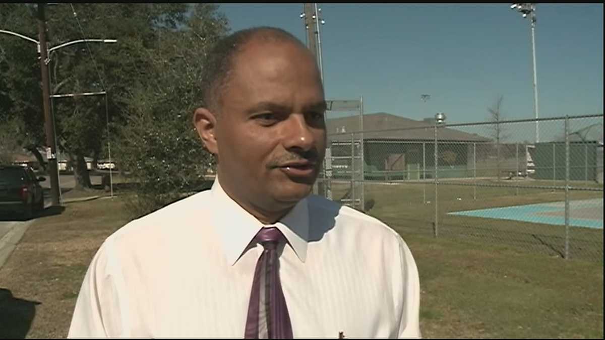 Former school board member Ira Thomas sentenced to year in prison ...