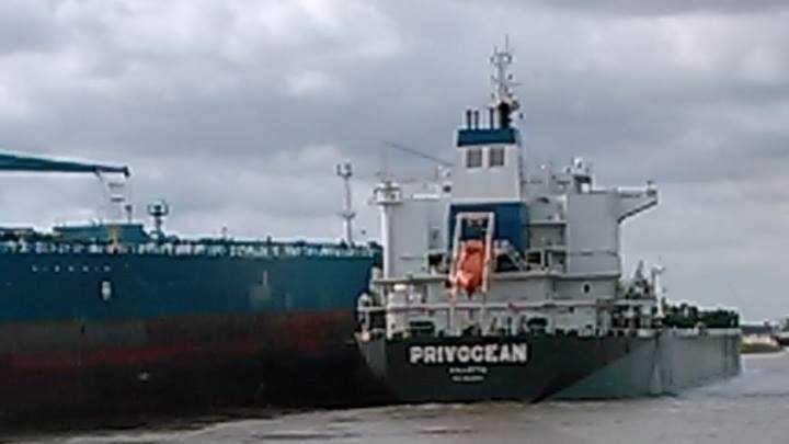 Images: Vessel collision on Mississippi River causes oil leak