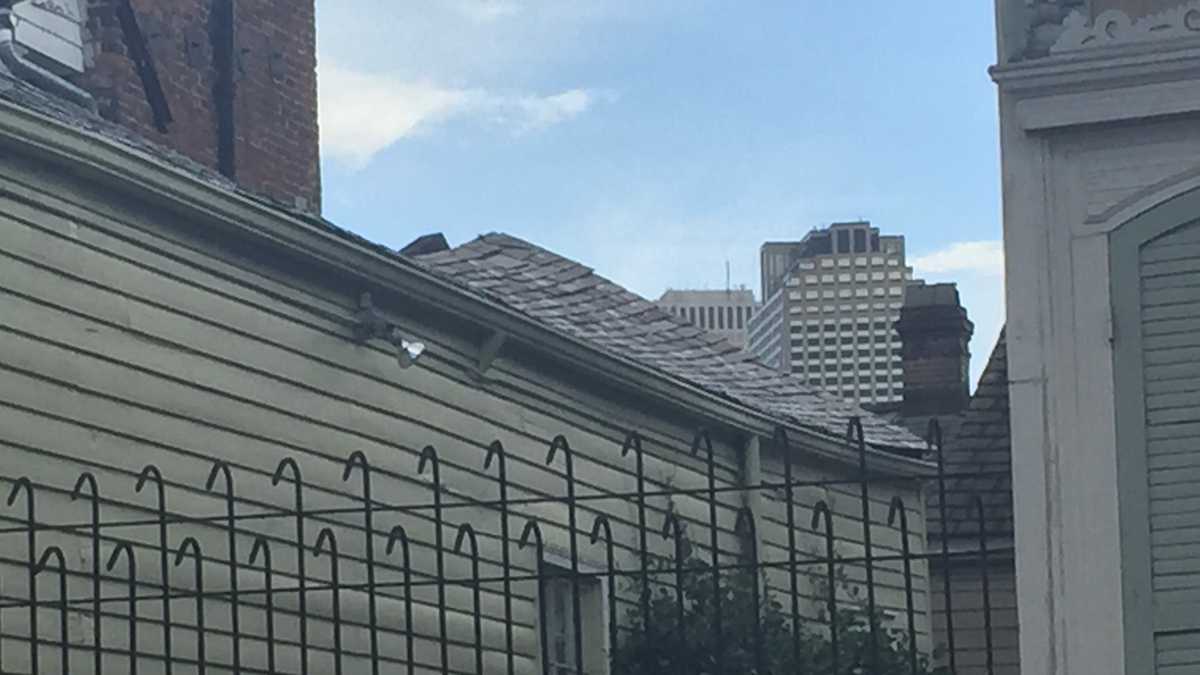 Building in danger of collapsing in French Quarter after partial roof ...