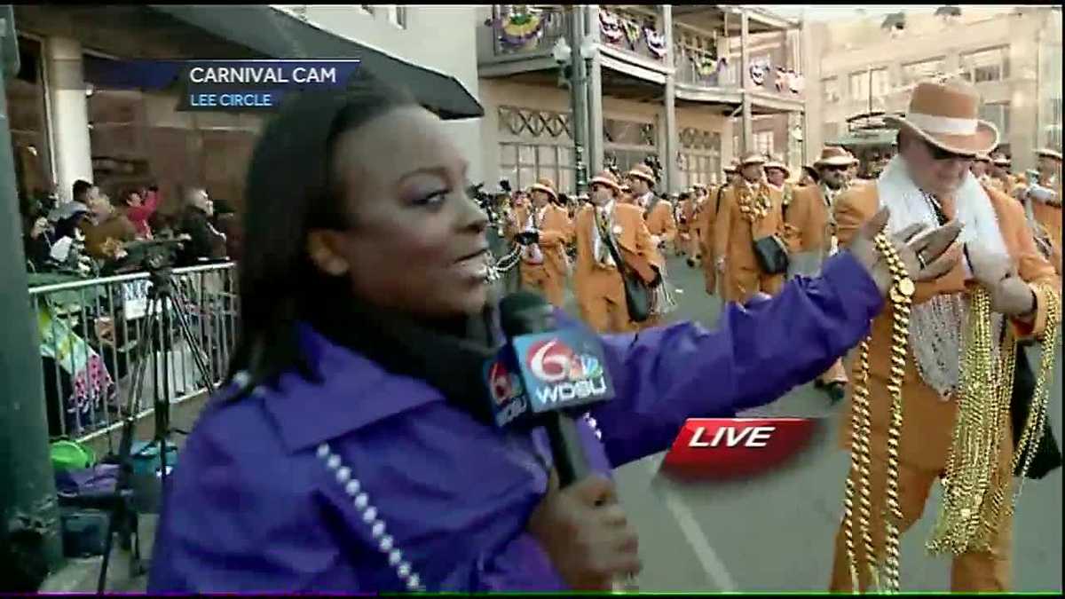 Photos: Gina Swanson at Lee Circle for Mardi Gras 2016