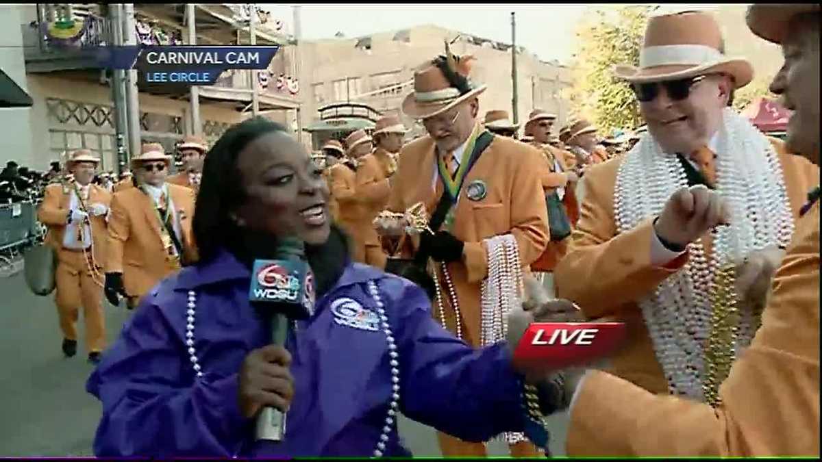Photos: Gina Swanson at Lee Circle for Mardi Gras 2016