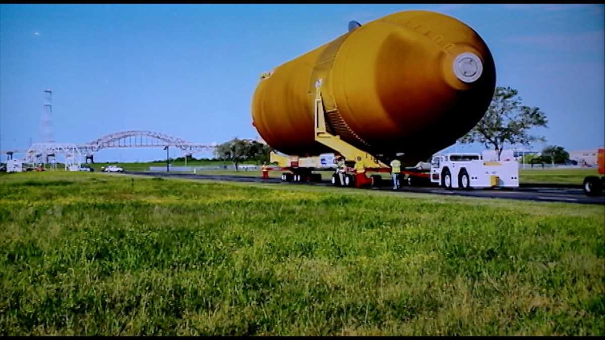 Last surviving space shuttle external tank on way to L.A.