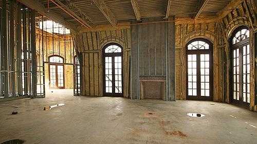 Images: Siegel builds largest family home in America