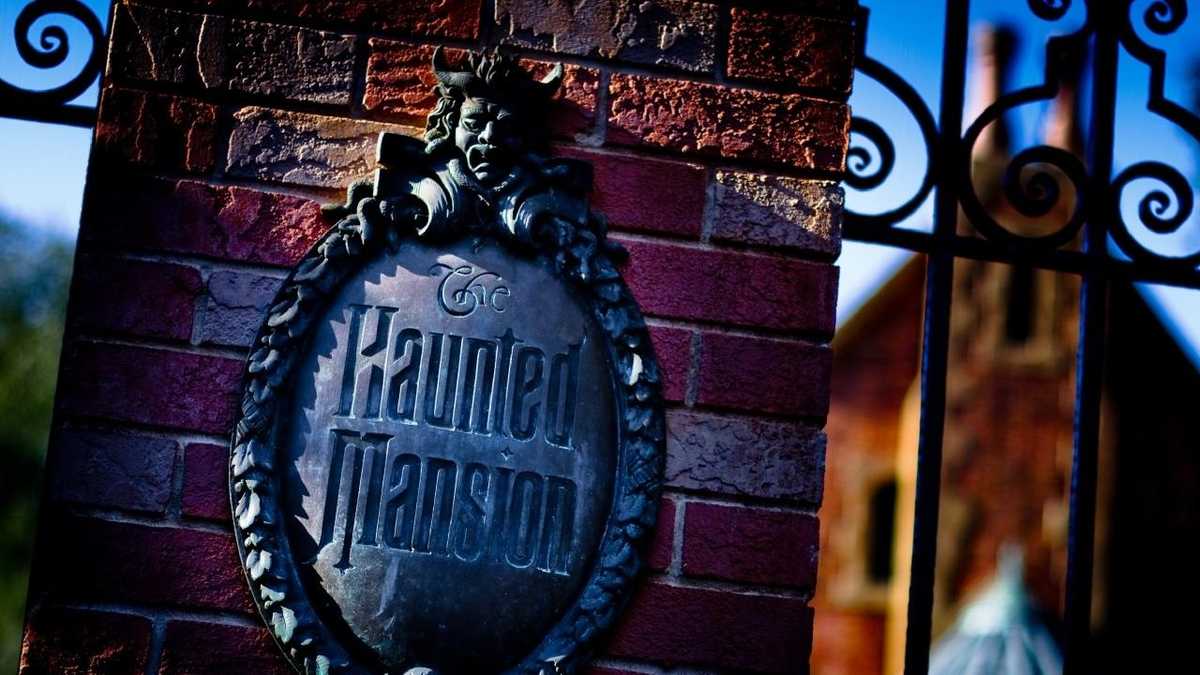 25 Spooky facts from Disney's Haunted Mansion
