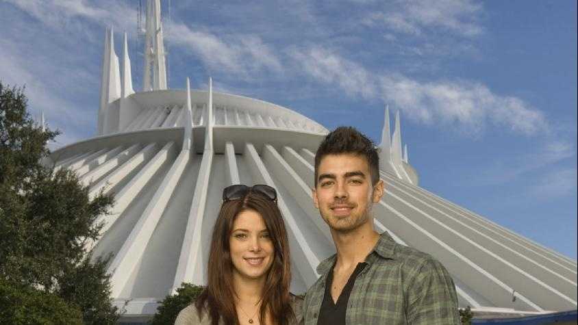 Photos: Celebs at Disney theme parks