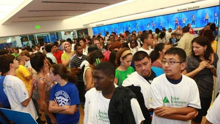 Microsoft store opens at Florida Mall