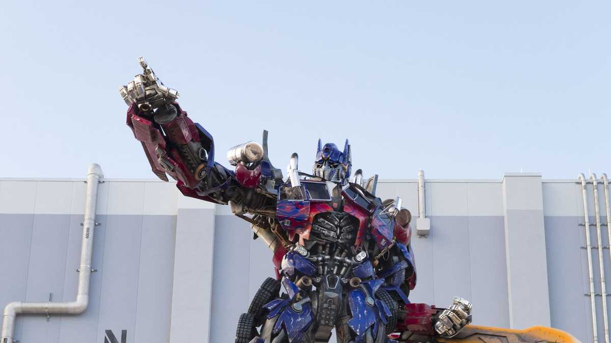 Life-sized Optimus Prime added to new ride