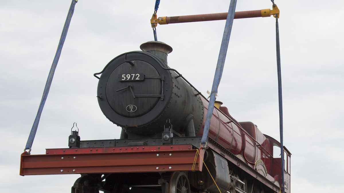Hogwarts Express placed on tracks at Universal