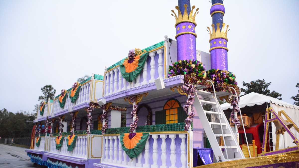 Photos: Universal's Mardi Gras floats