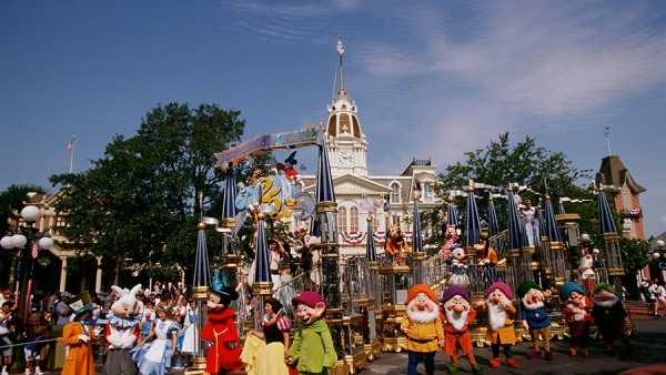 Images: Magic Kingdom's 'Remember the Magic' parade