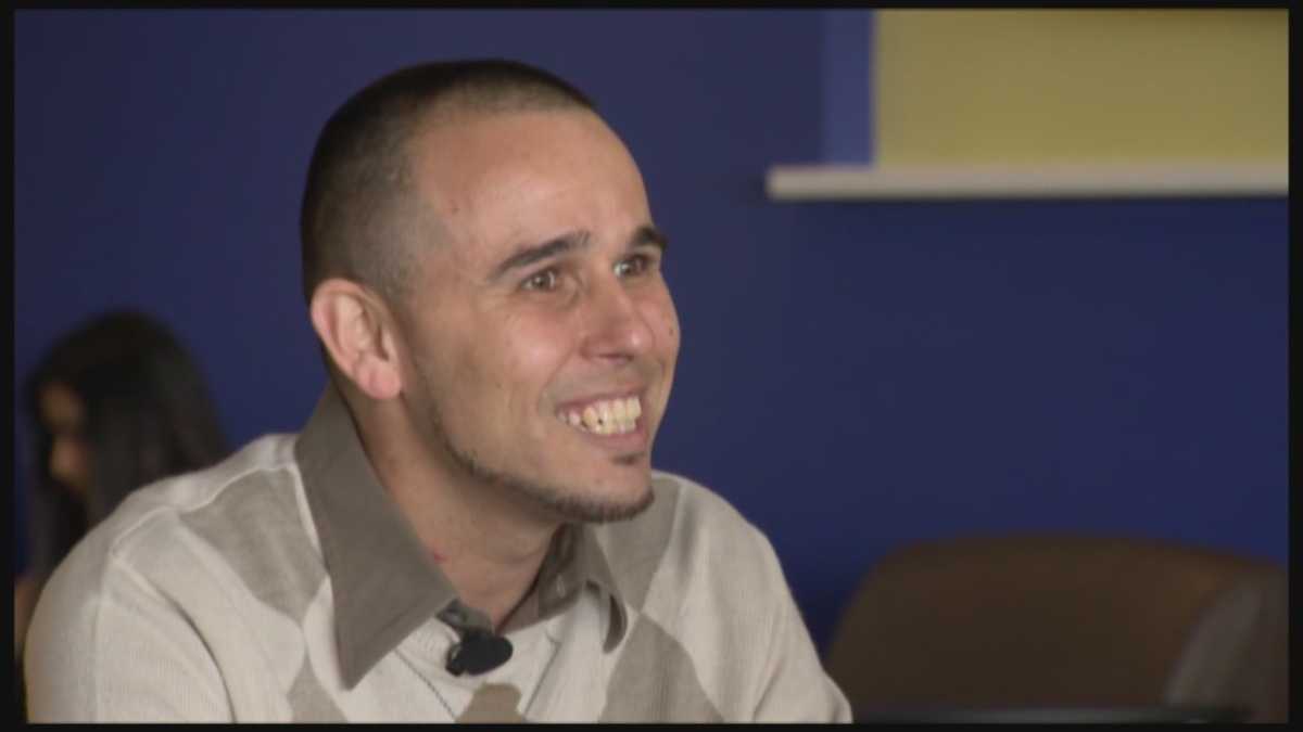 Former inmate now Valencia's distinguished graduate