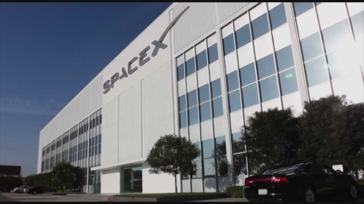 SpaceX to test escape capsule with dummy inside