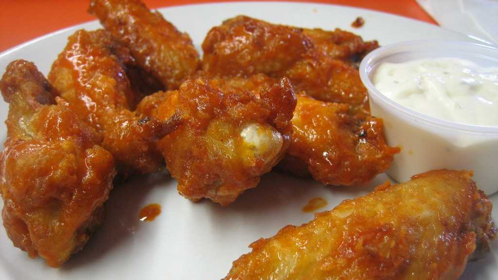 12 spots for finger lickin' wings around Orlando