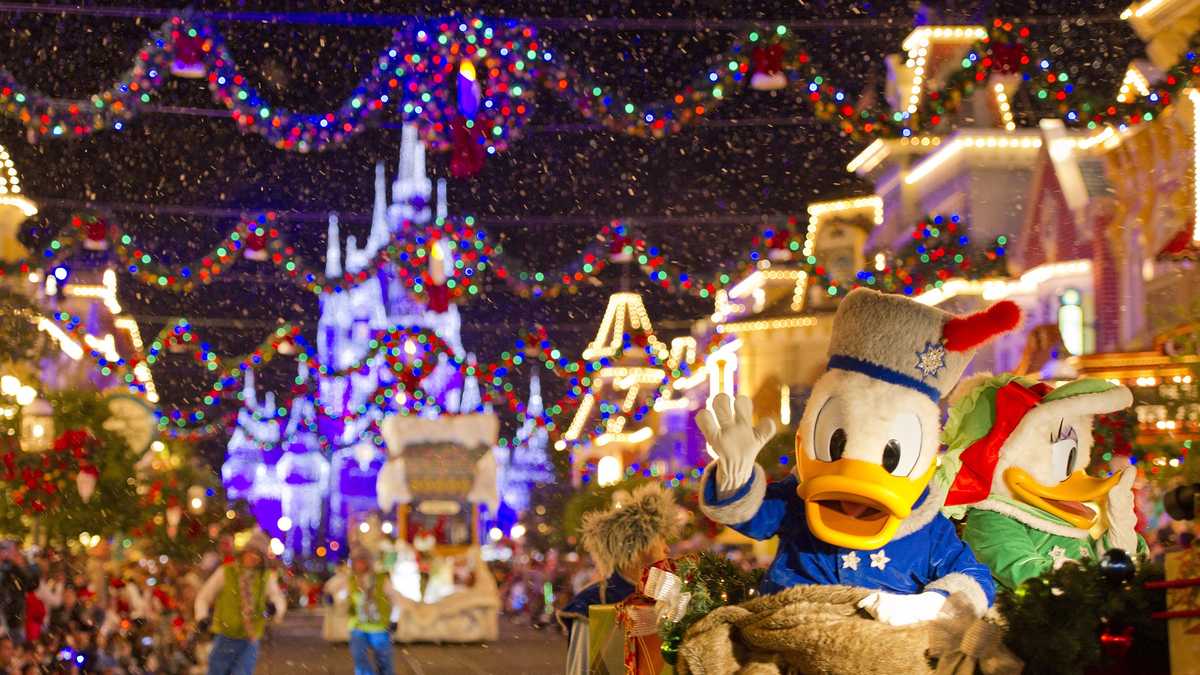 What to expect during the holidays at Walt Disney World Resort