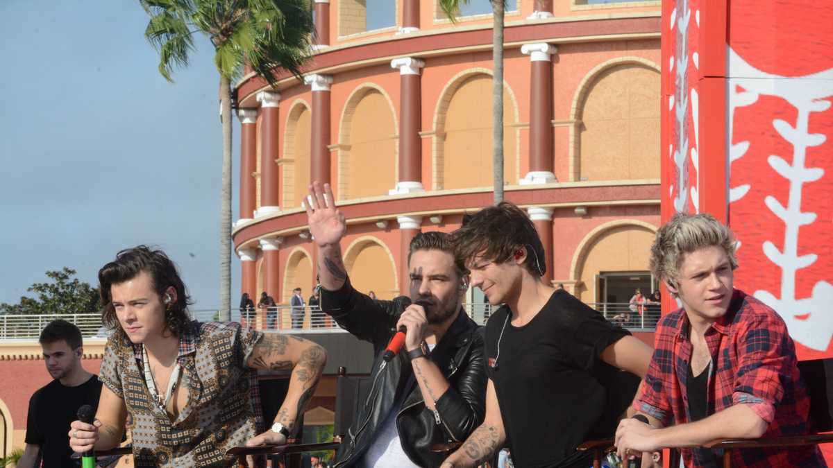 Photos: One Direction performs to 15,000 fans at CityWalk