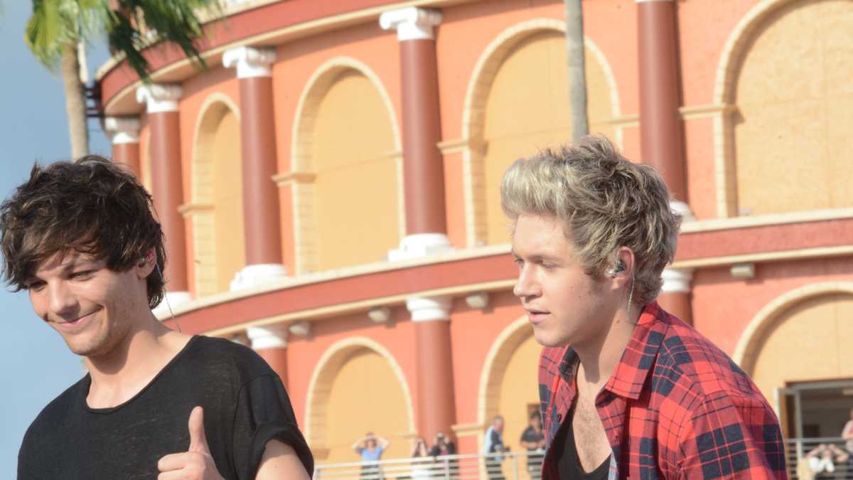 Photos: One Direction performs to 15,000 fans at CityWalk