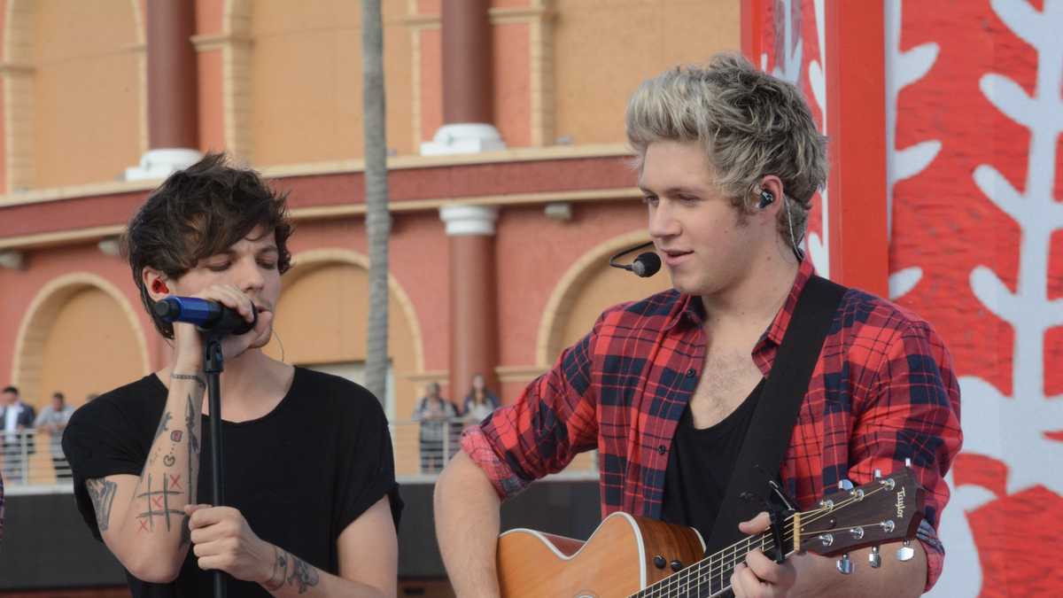 Photos: One Direction performs to 15,000 fans at CityWalk