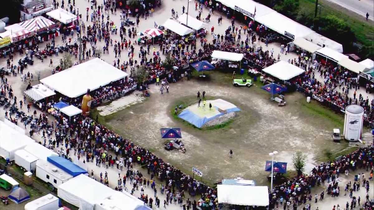 Images: Women wrestle in coleslaw at Bike Week event