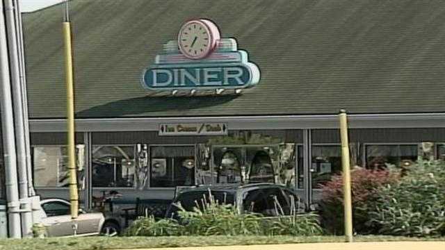 Police: Restaurant employee arrested for stabbing manager