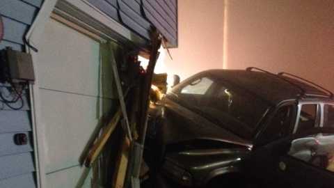 Car crashes into Manheim home