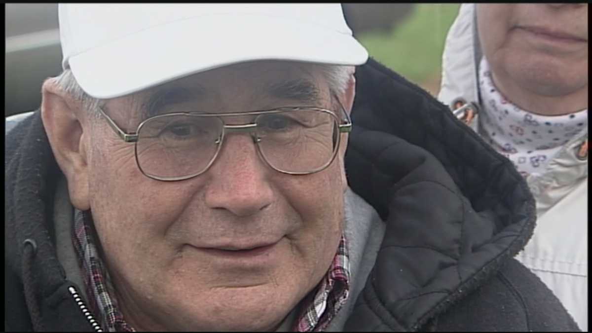 Video: Men restore tractor for man paralyzed in farm accident