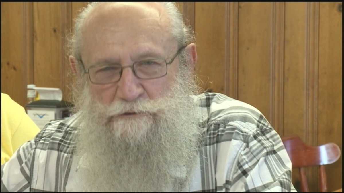Holocaust survivor recounts escape from Auschwitz