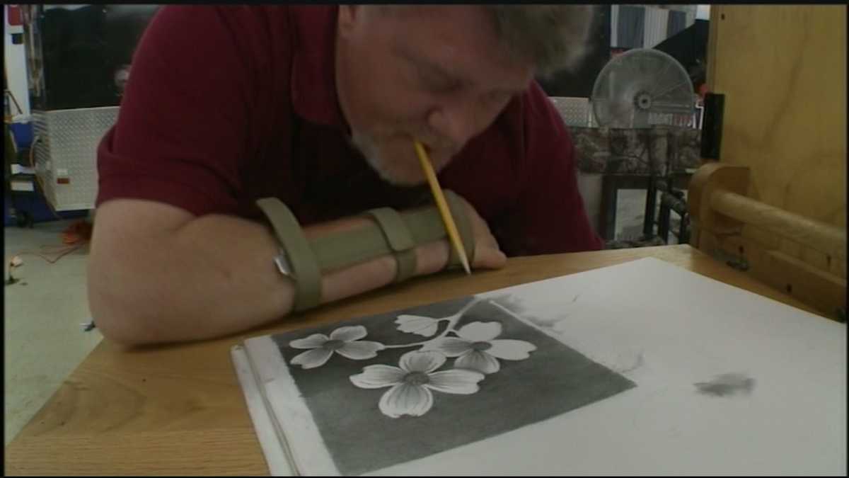 Armless artist gets lot of attention