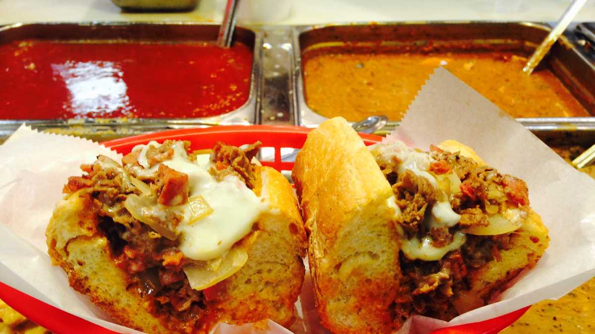 Papal Foods: 'Popewich, Pope Tarts, Holy Stromboli' wow crowds!