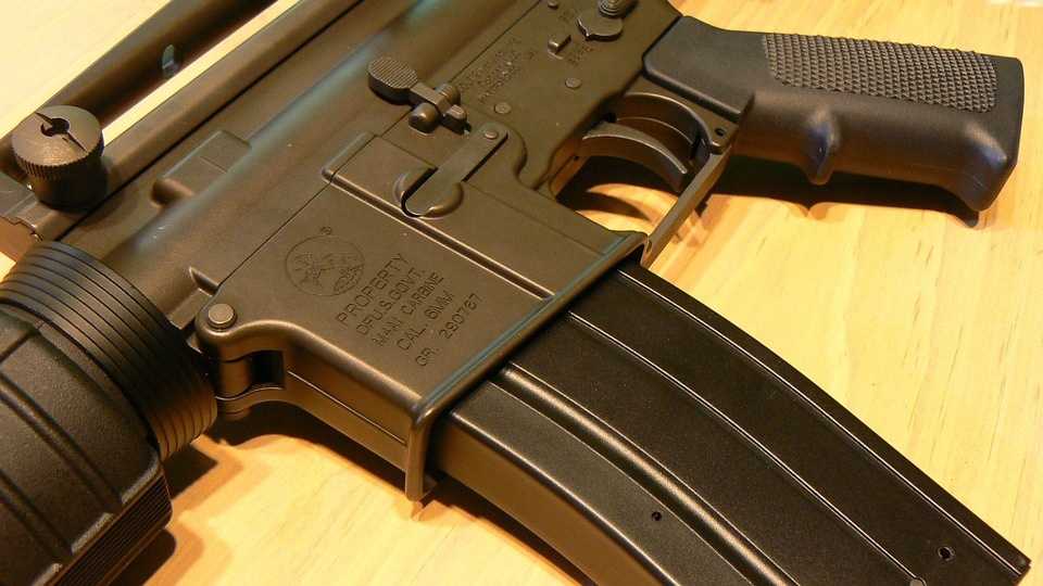 Car dealer offers customers free AR-15 assault rifle with car purchase