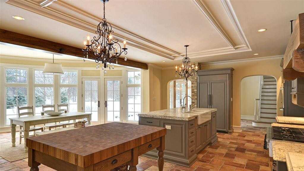 Take a look inside this Fox Point manor home