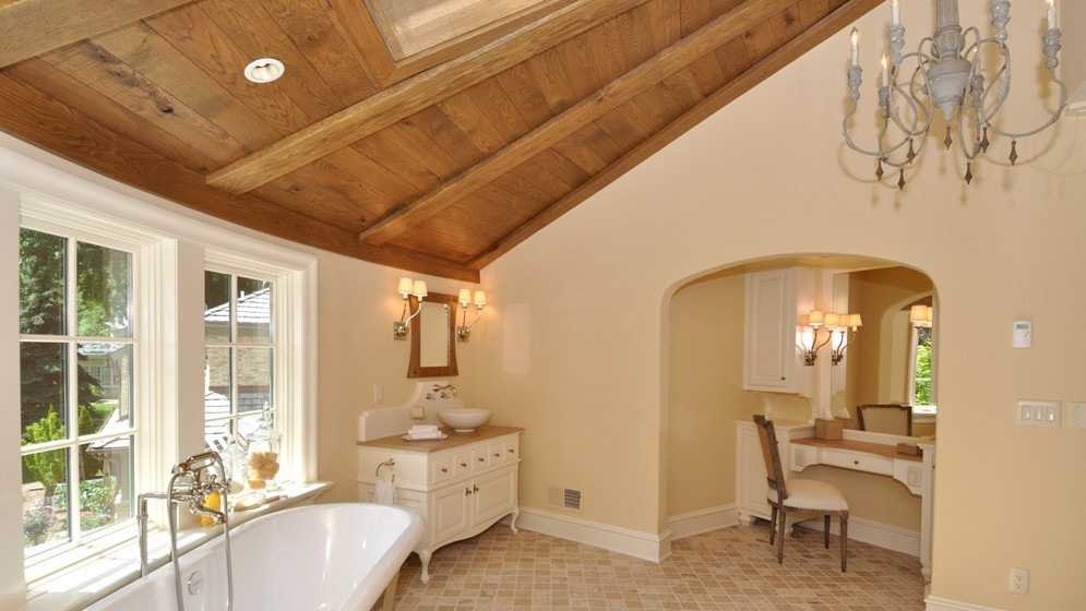 Take a look inside this Fox Point manor home