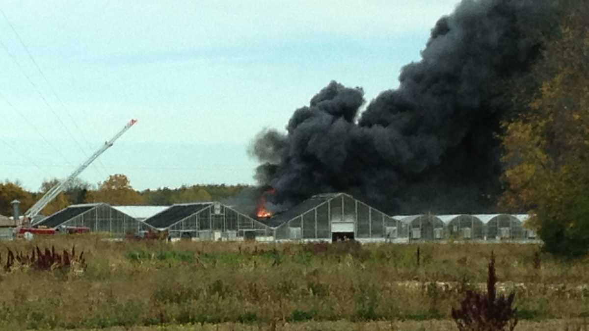 Firefighters battle 4-alarm greenhouse fire in Menomonee Falls