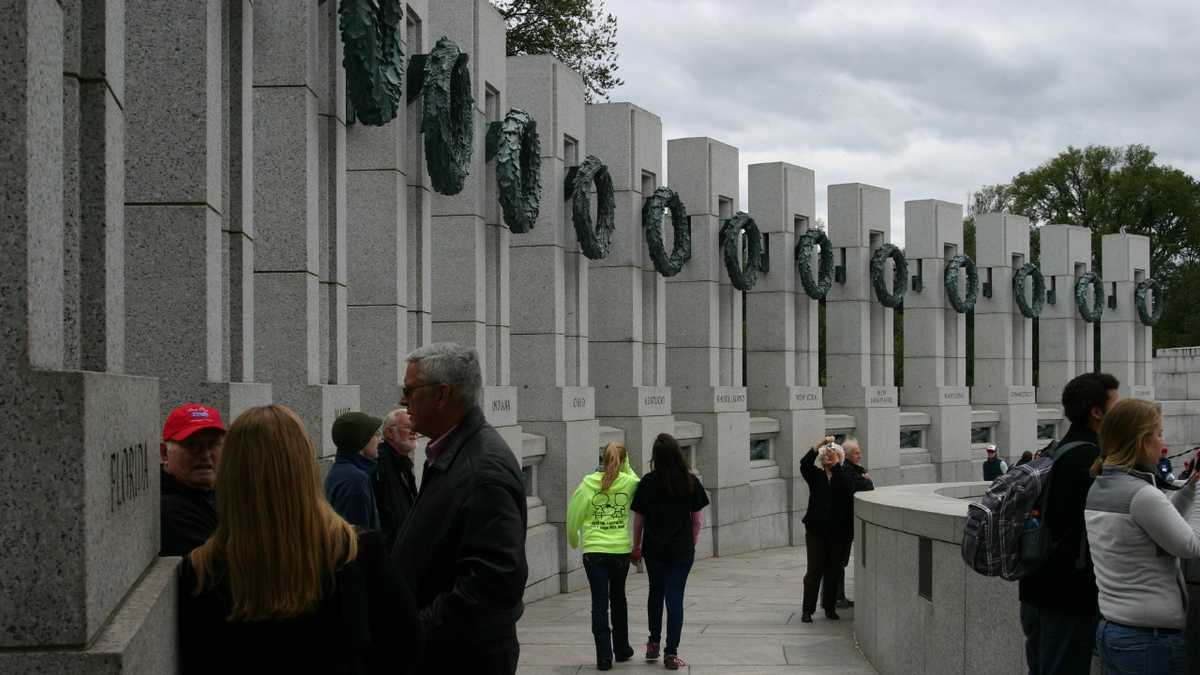 Images: Veterans visit WWII Memorial
