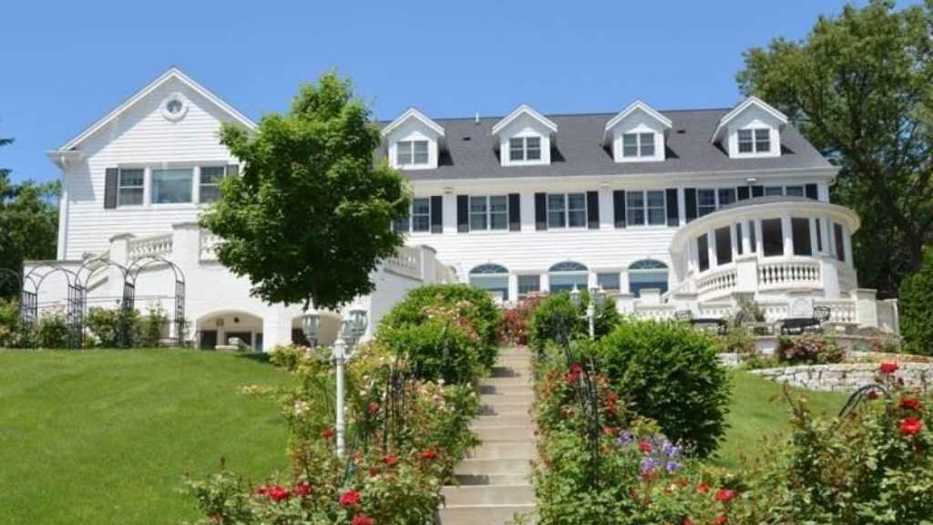 Check out an original Pabst family lakefront estate