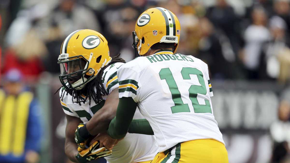 Packers in the playoffs, defeat Raiders 30-20