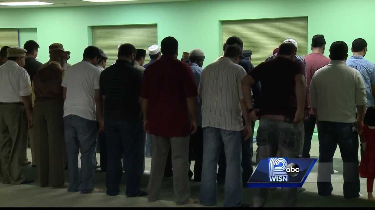 Milwaukee mosque holds prayer vigil in honor of Orlando
