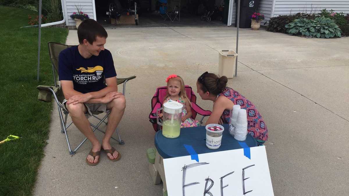 Girl's lemonade stand raises $1,500 for officers