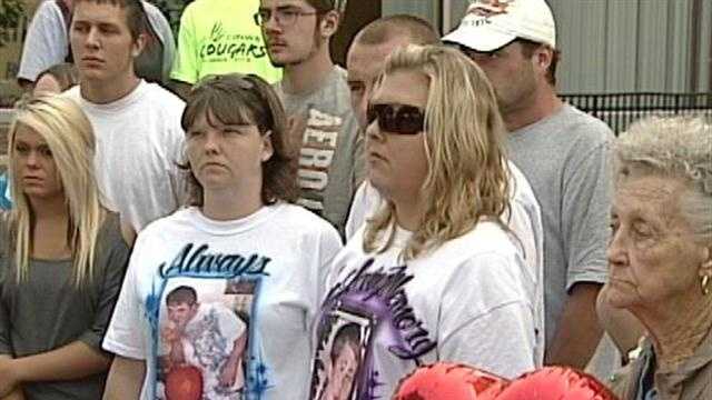 Memorial held on 1-year anniversary of teen's slaying