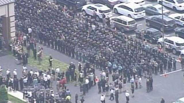 Hundreds turn out for Jason Ellis funeral