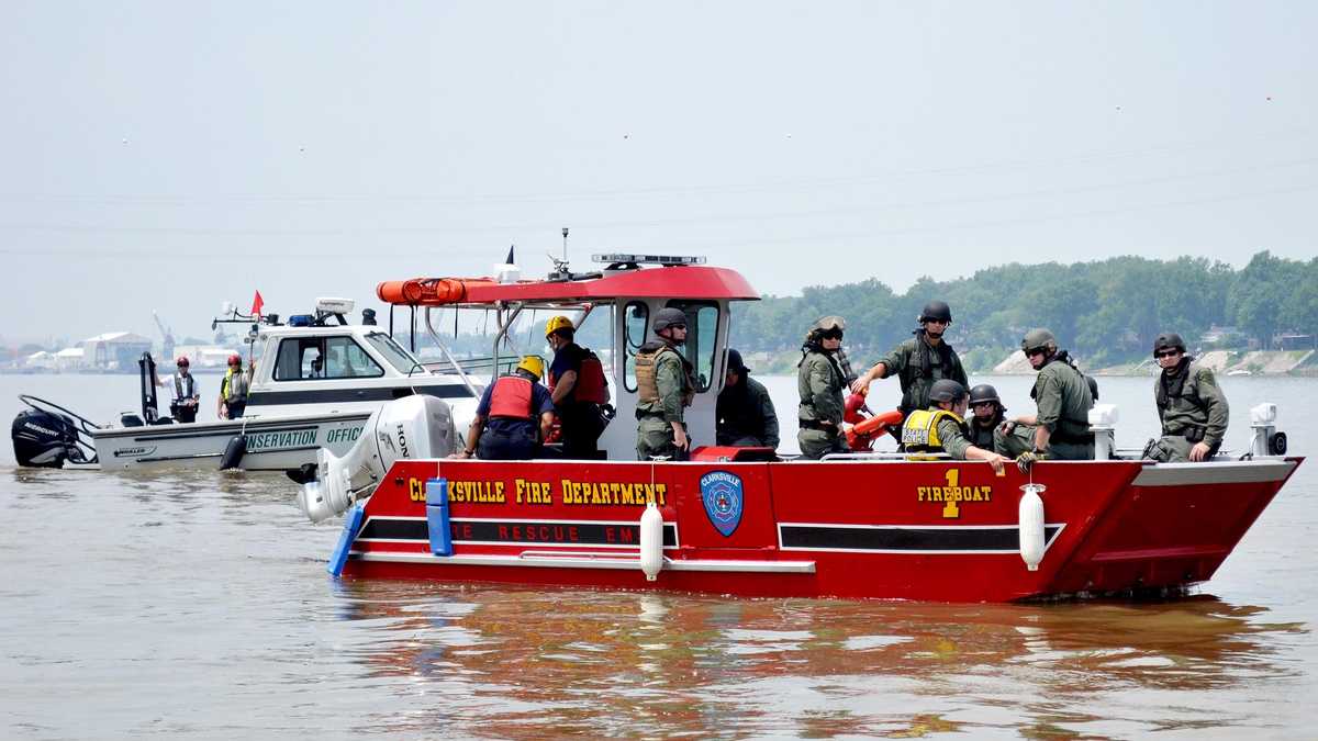 Images: Emergency water rescue training held on Ohio River