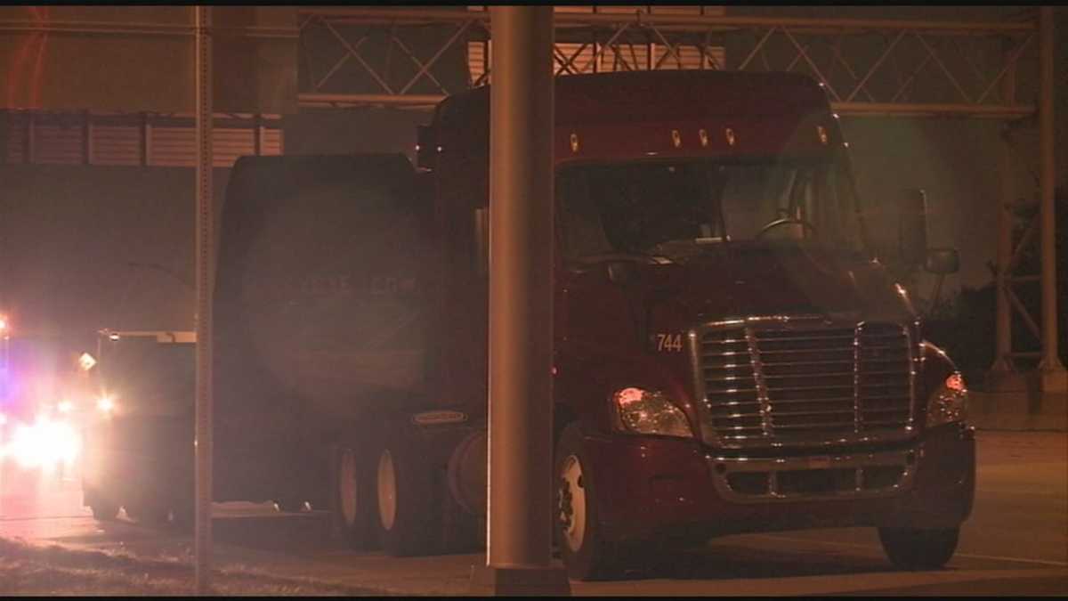 Man killed by semi while changing tire on I-65