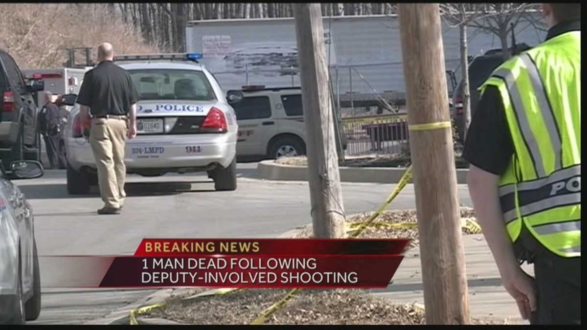 Police 2 Sheriffs Deputies Fatally Shoot Man While Serving Warrant