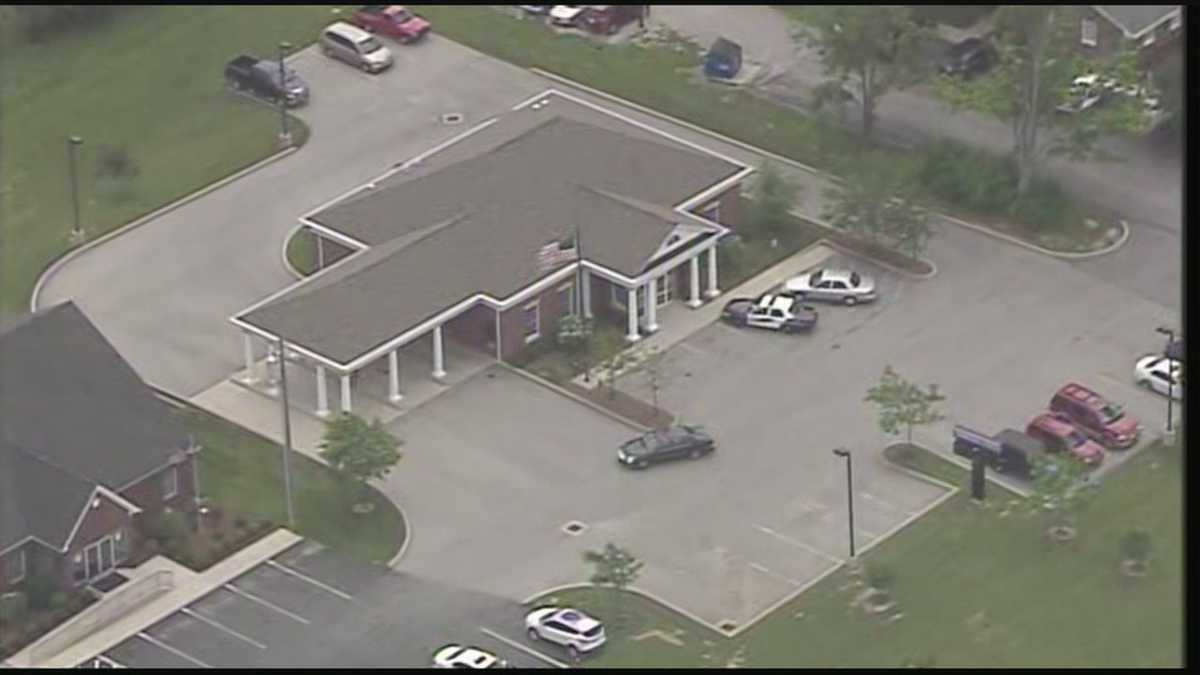 Images Police Believe Same Man Robbed Bank Twice