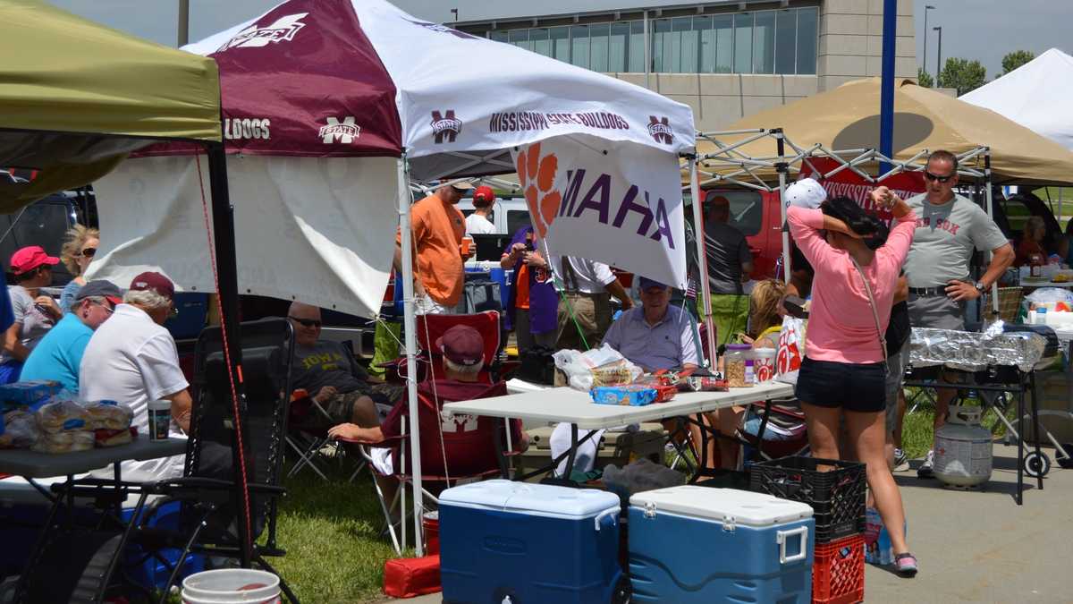 Images: Louisville baseball fans tailgate before College World Series ...