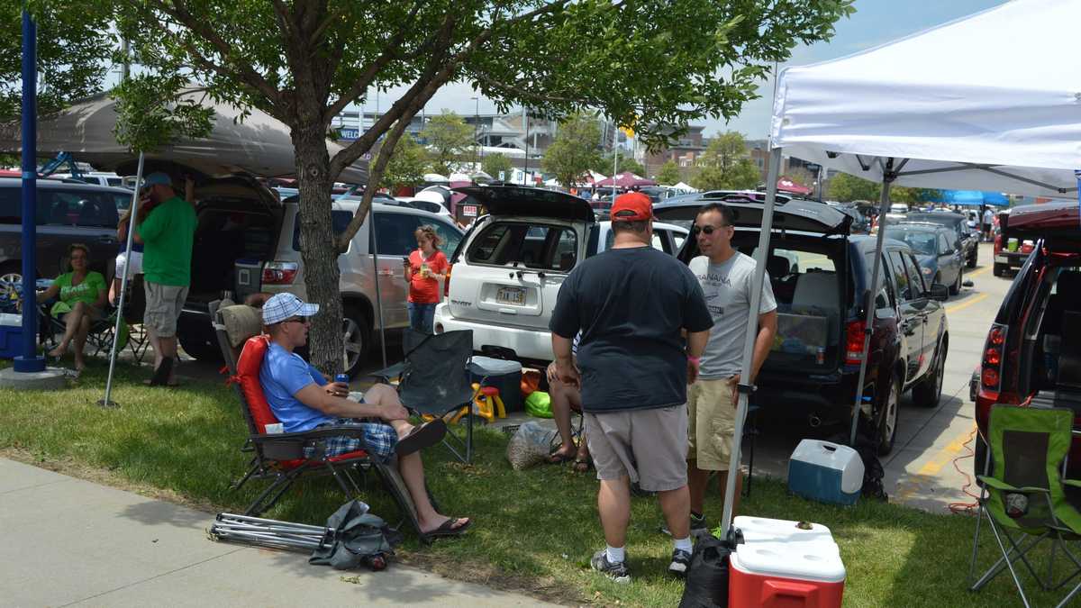 Images: Louisville baseball fans tailgate before College World Series ...