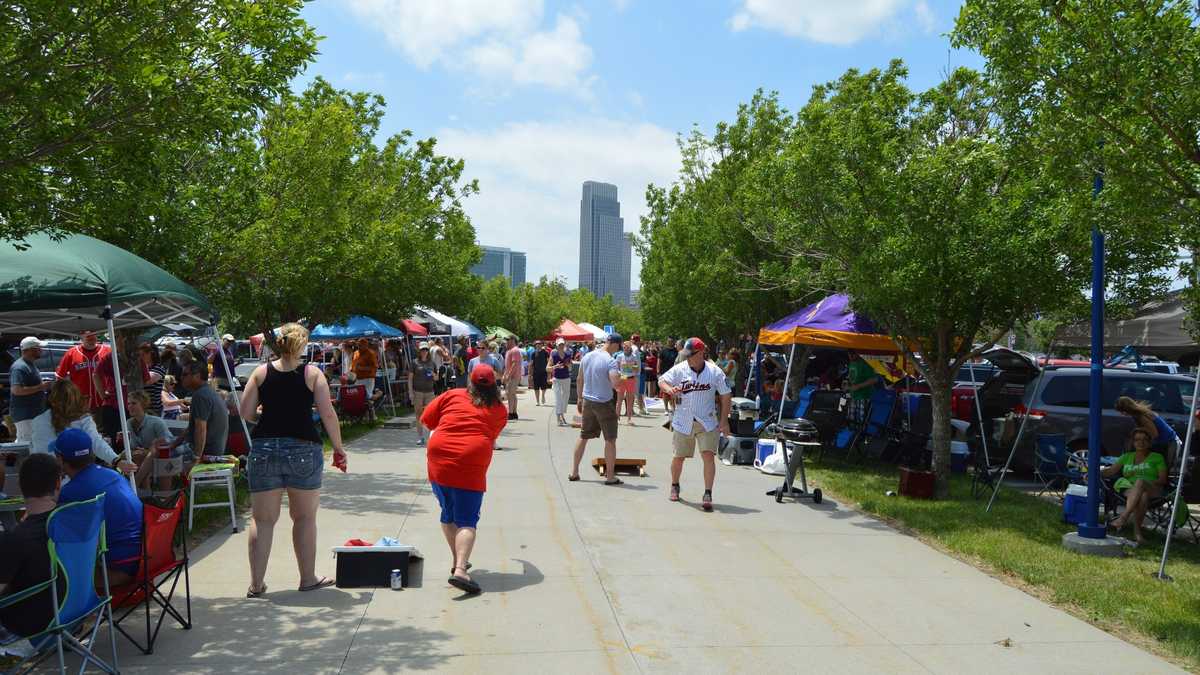 Images: Louisville baseball fans tailgate before College World Series ...