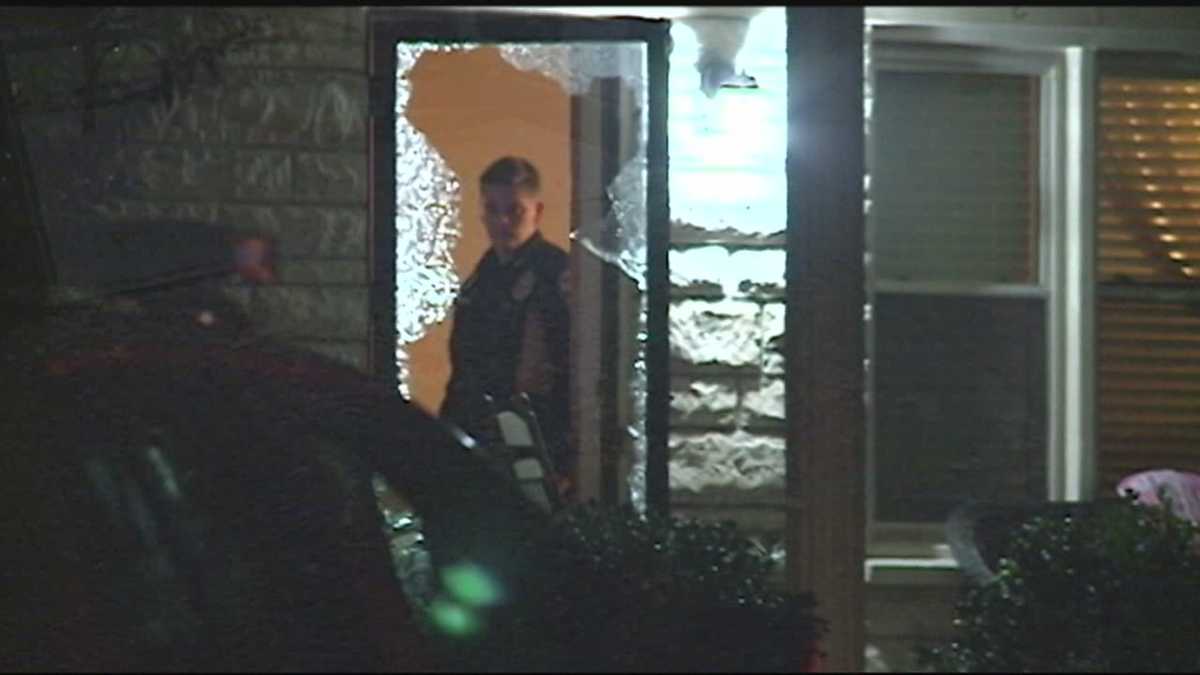 Police seek 4 suspects after man is shot in neck in PRP