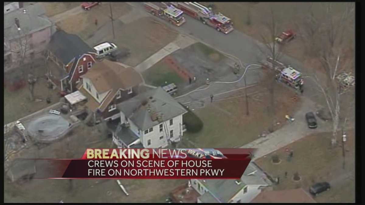 Fire breaks out on Northwestern Parkway